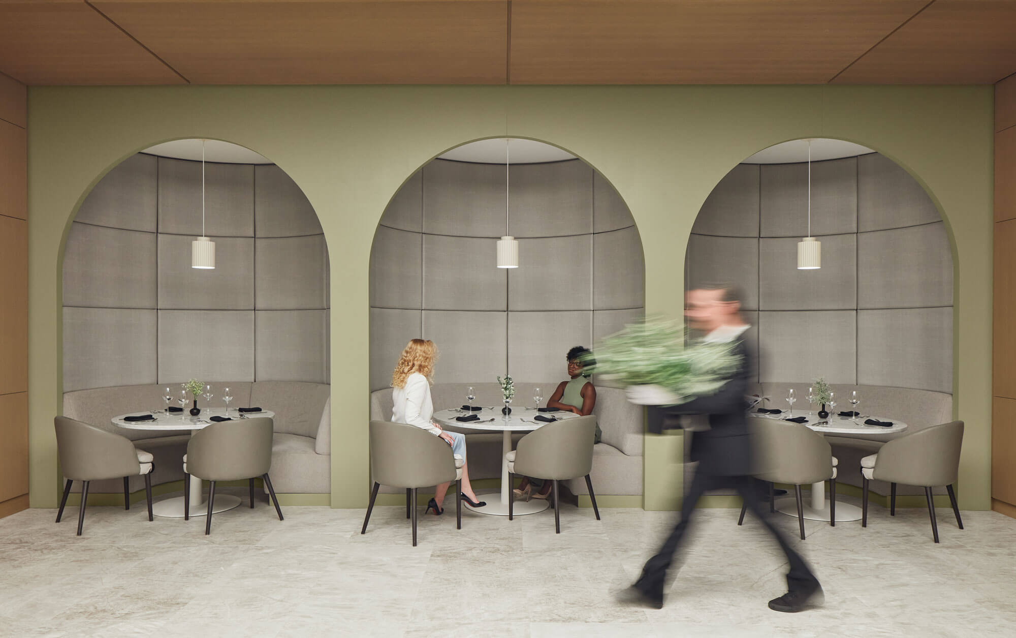 Marriott Château Champlain Hotel